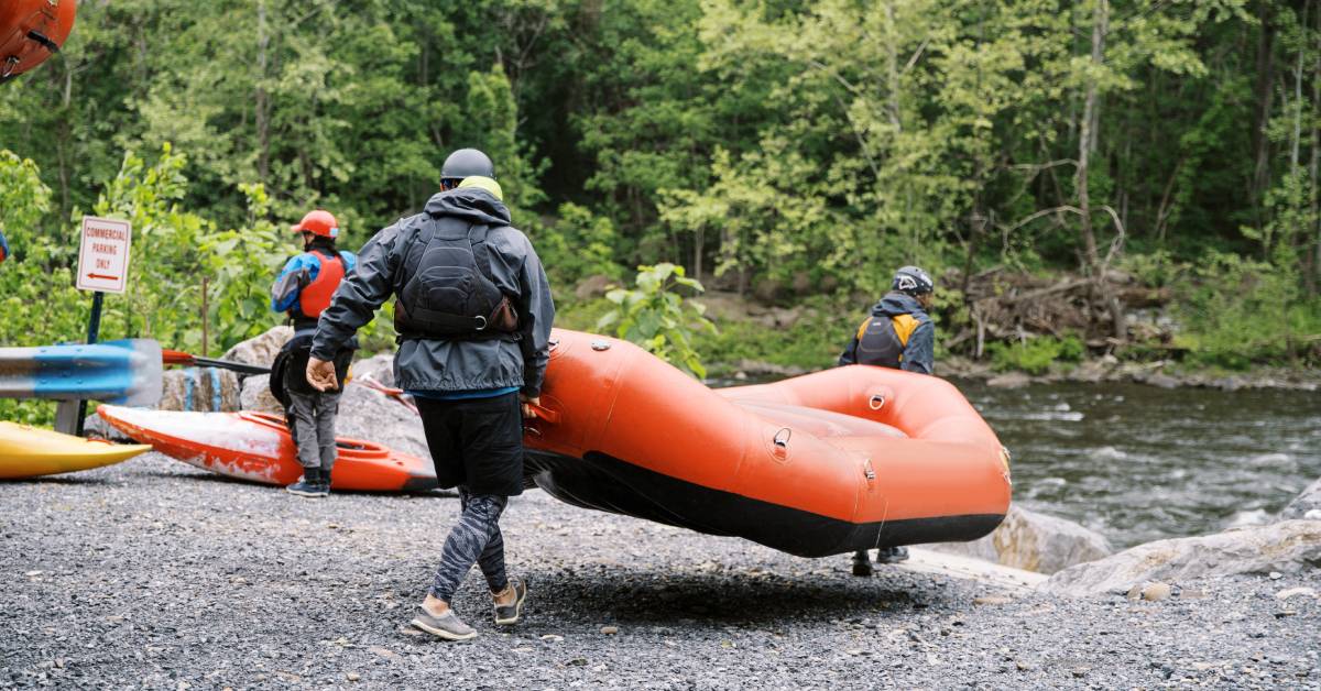 How to Easily Transport Your Inflatable Raft to the Water